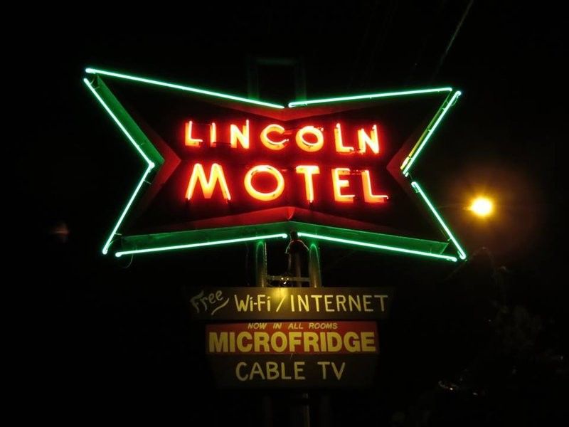 Neon Signs on Route 66 | TravelOK.com - Oklahoma's Official Travel ...