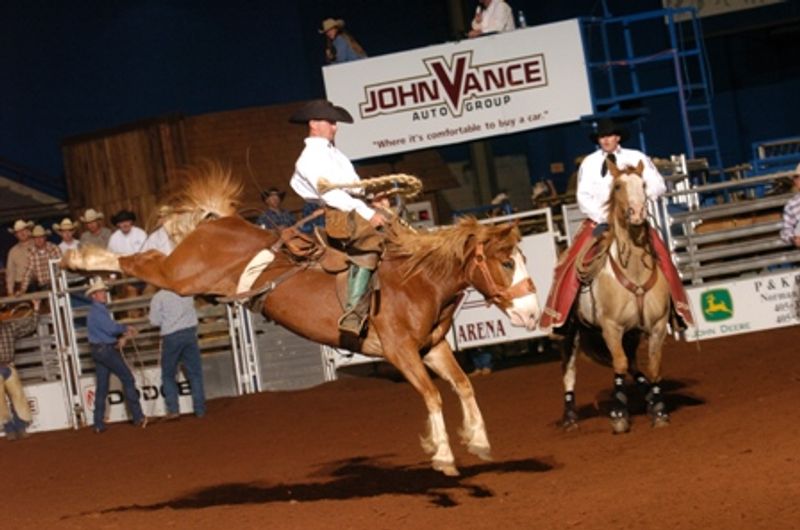 Lazy E Arena | TravelOK.com - Oklahoma's Official Travel & Tourism Site